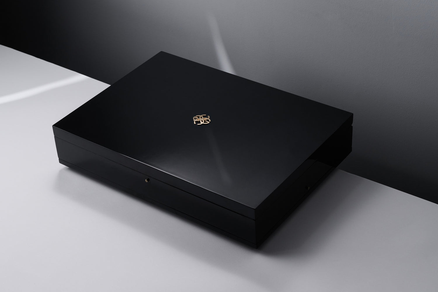 The Billionaire's Gadgets – GOLDEN CONCEPT